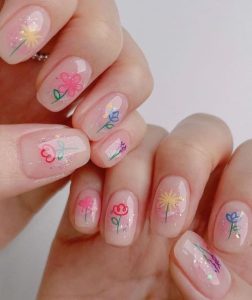 19 Minimalist Flower Nail Designs That Are Simply Gorgeous! | Everygirl ...