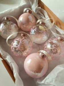 25+ Pretty Pink Christmas Decorations That'll Make You Scream ...