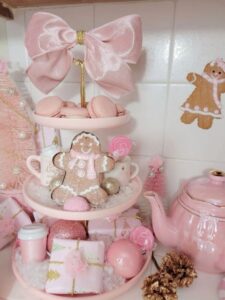 25+ Pretty Pink Christmas Decorations That'll Make You Scream ...