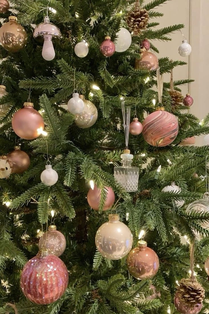 25+ Pink Christmas Tree Decorations That Are Holiday Magic IRL ...