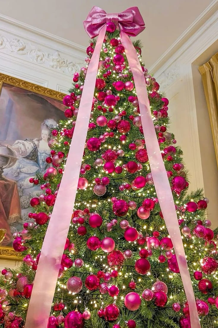 25+ Pink Christmas Tree Decorations That Are Holiday Magic IRL ...