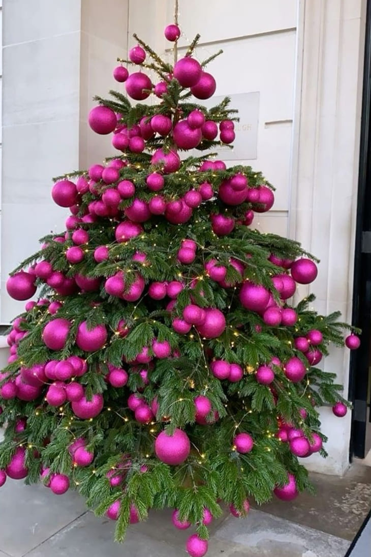 25+ Pink Christmas Tree Decorations That Are Holiday Magic IRL ...
