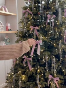 25+ Pink Christmas Tree Decorations That Are Holiday Magic IRL ...