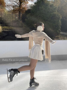 23 Adorable Ice Skating Outfits You’ll Want to Copy This Winter ...